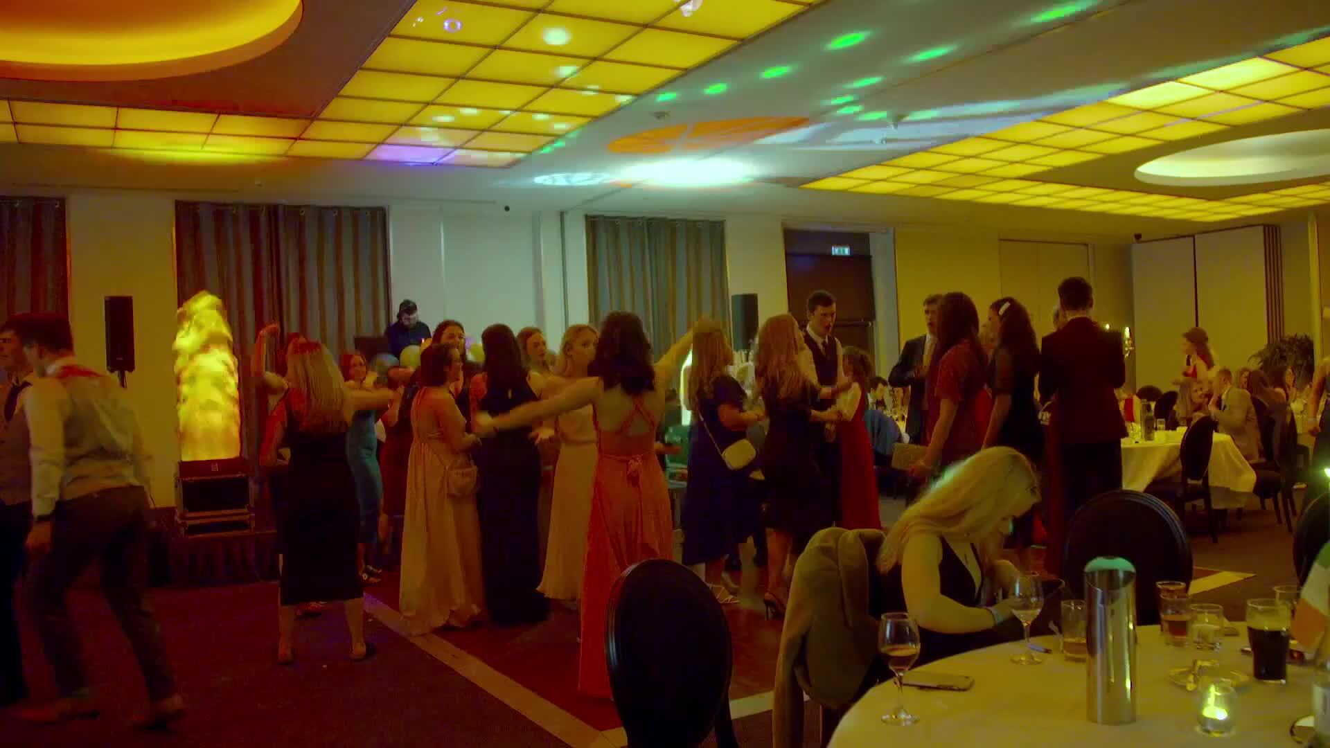 Céim Chun Cinn (1) | Player | Irish Television Channel, Súil Eile