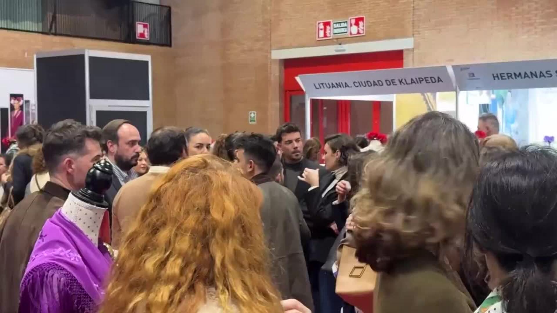 Jessica Bueno y su nuevo novio dan rienda a su pasión en su debut ...