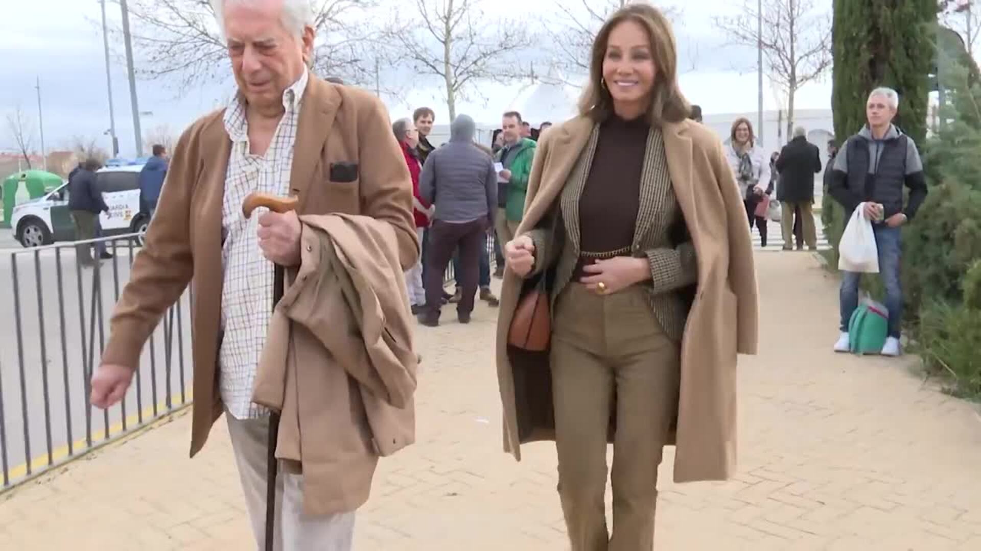 Las Azúcar Moreno, desnudas: Torito y Primera Línea logran una ...