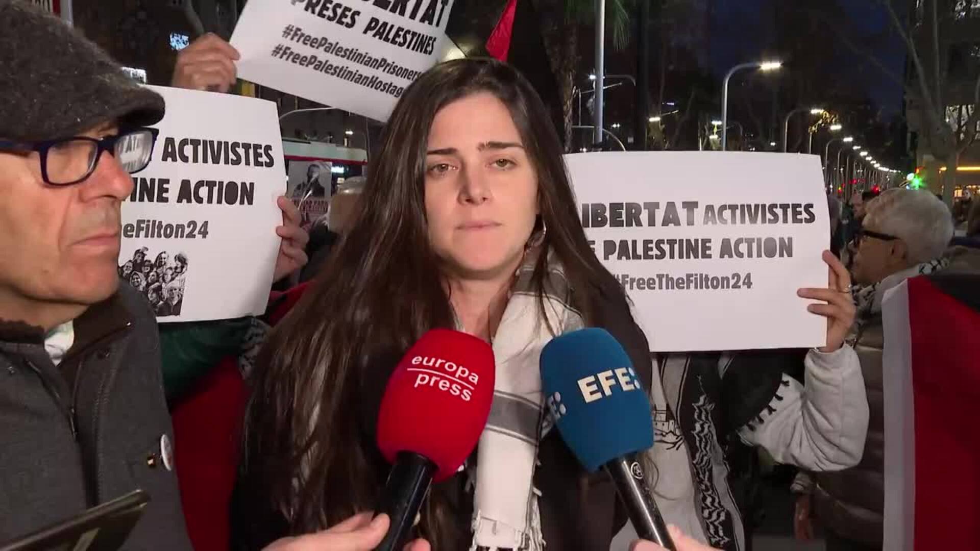 50 personas se concentran ante el Consulado Británico en Barcelona en ...
