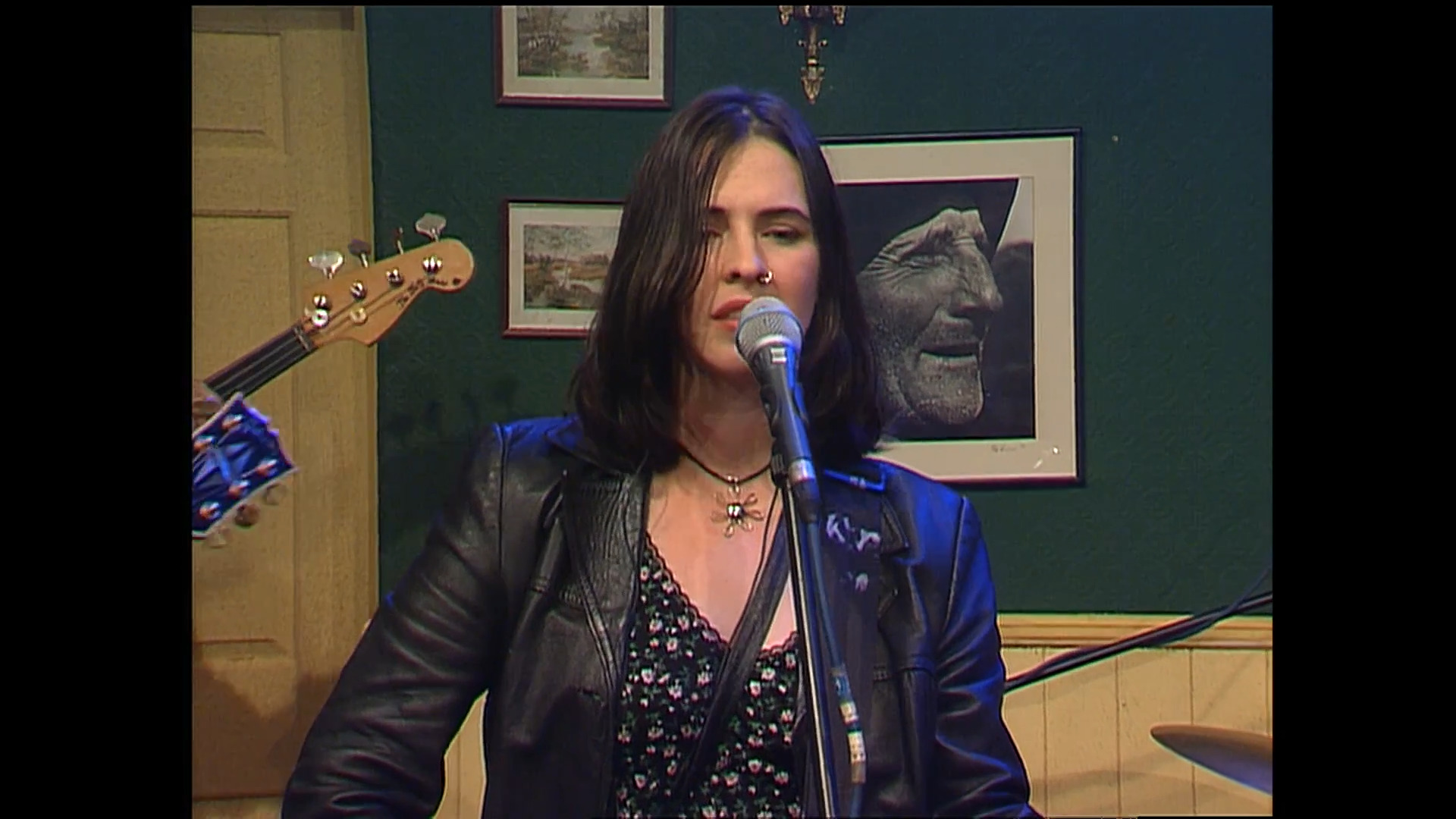 Síbín (1) | Player | Irish Television Channel, Súil Eile