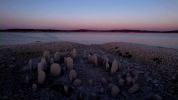 Wracks, Hungersteine, Fassleichen. Die Dürre bringt längst Versunkenes ...
