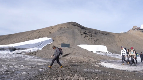 Massiver Gletscherschwund. Tsanfleuronpass im Wallis ist nach über 2000 ...
