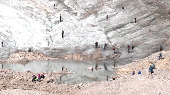 Halbiert in 85 Jahren. Vorher-Nachher-Bilder zeigen Gletscherschwund in ...
