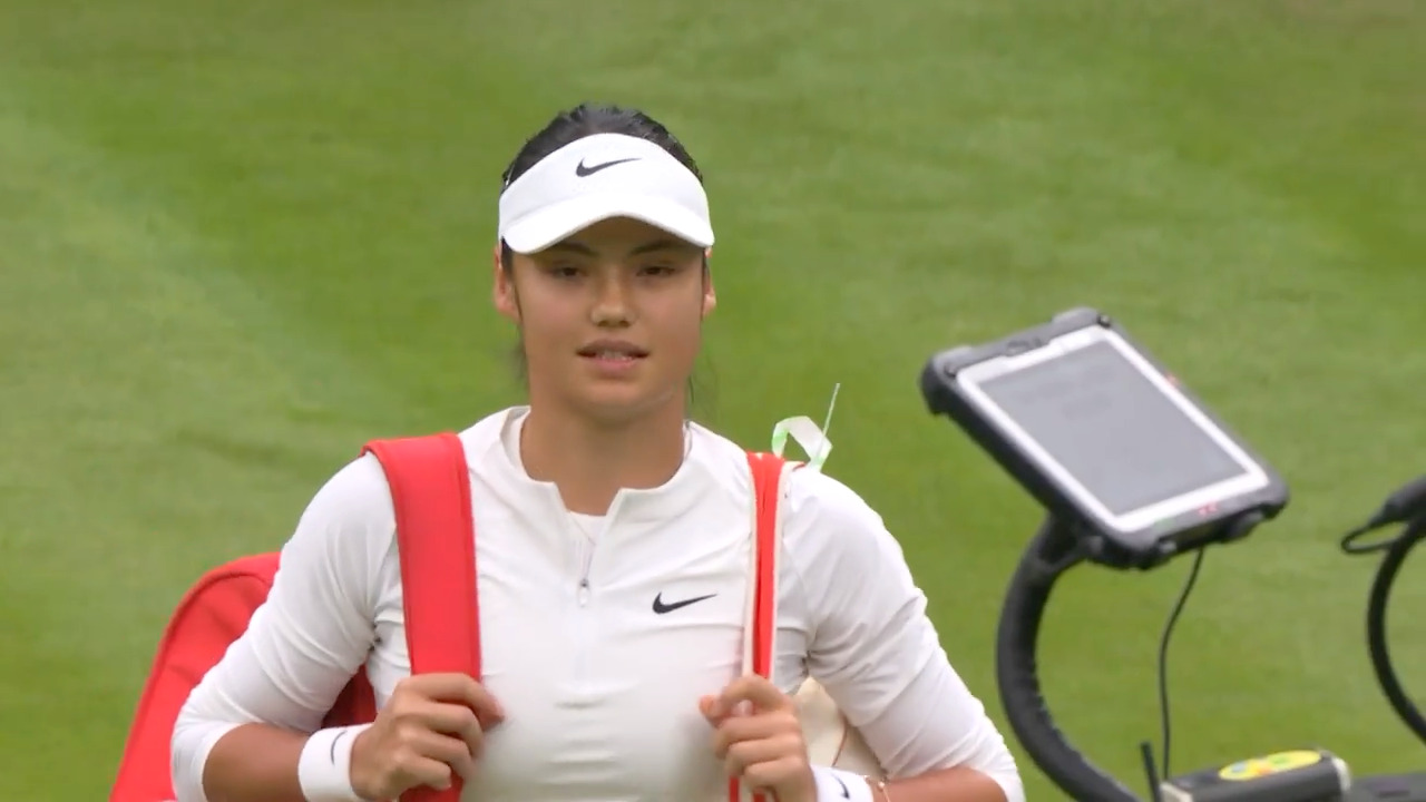 Video - Emma Raducanu walk on No.1 Court vs Mertens - The Championships ...