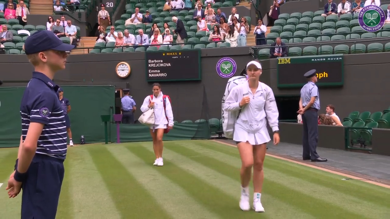 Video - Krejcikova and Navarro walk out onto No.1 Court - The ...