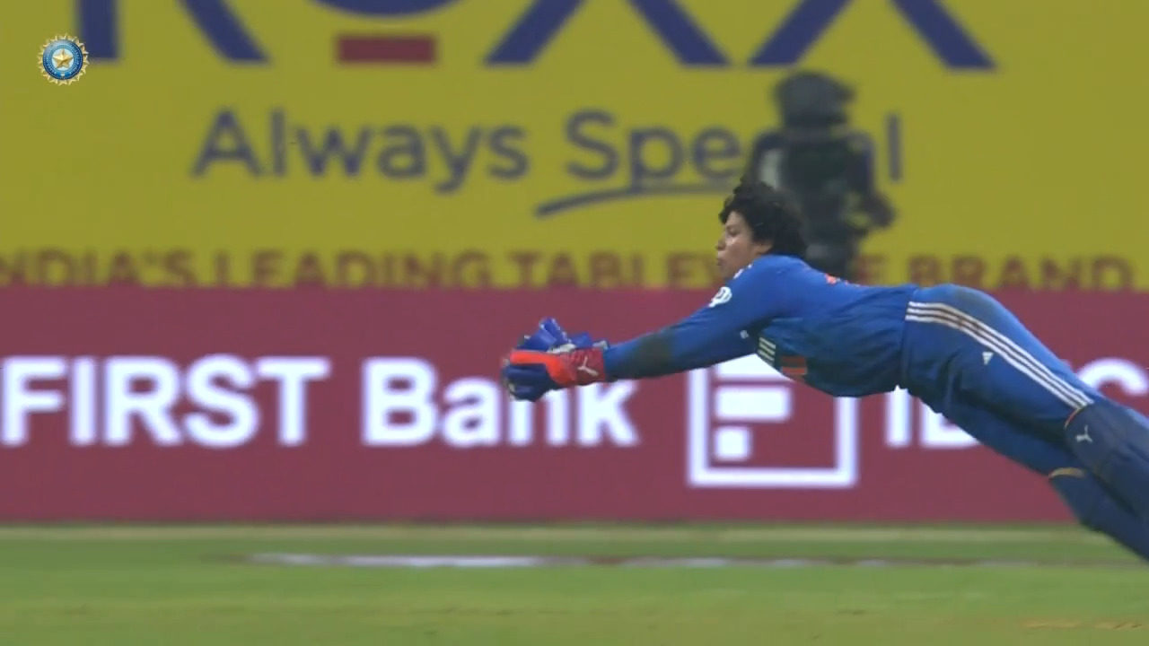 Splendid Grab: Richa's Ghosh's brilliant flying catch